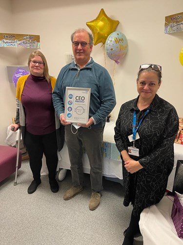 UHNM Neurosurgeon receives CEO award | University Hospitals of North ...